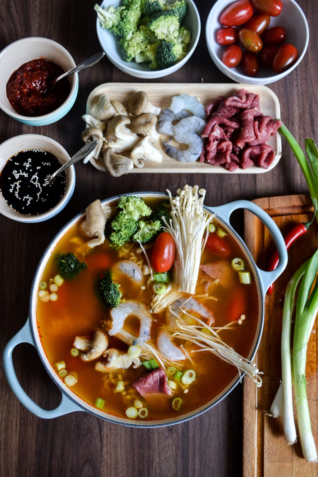 Kinesisk hot pot med tigerräkor